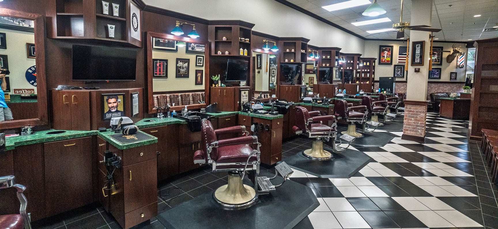 V's Houston River Oaks | Old-Fashioned Barbershop